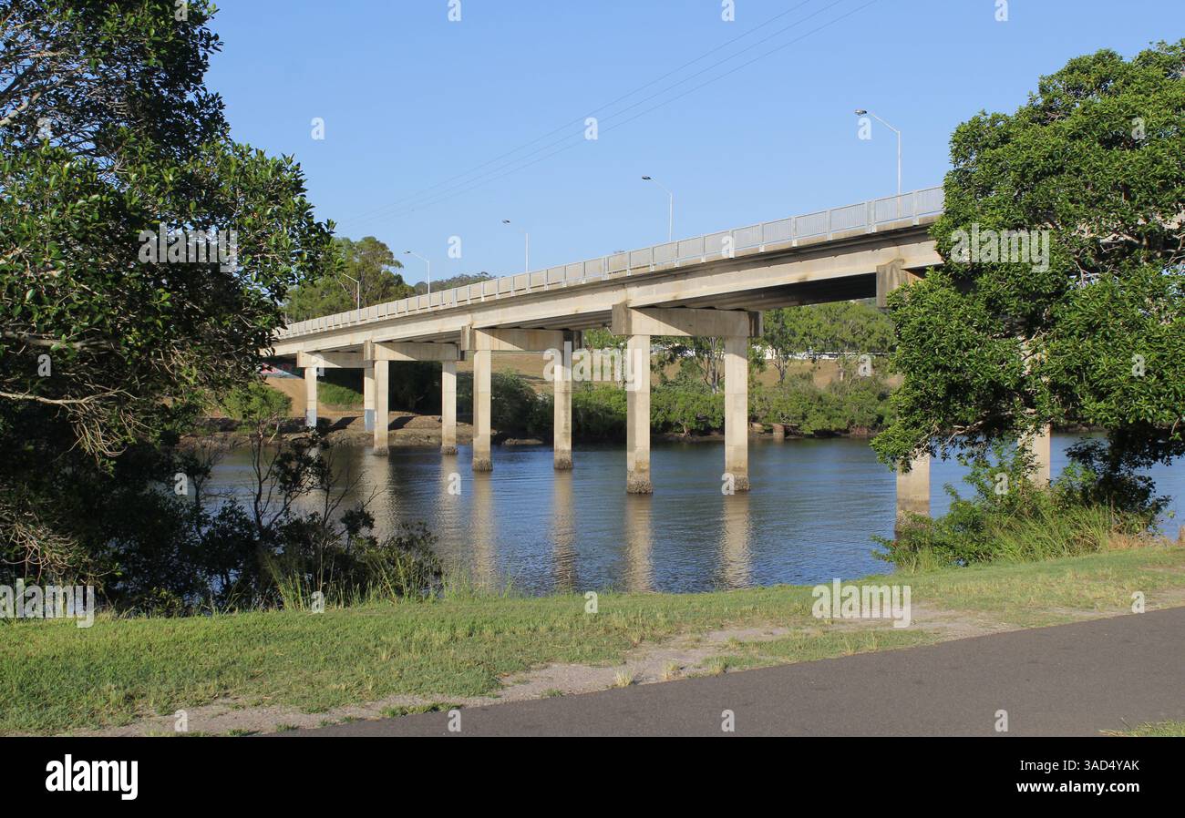John Oxley Bridge over the Boyne River connecting Boyne Island and ...