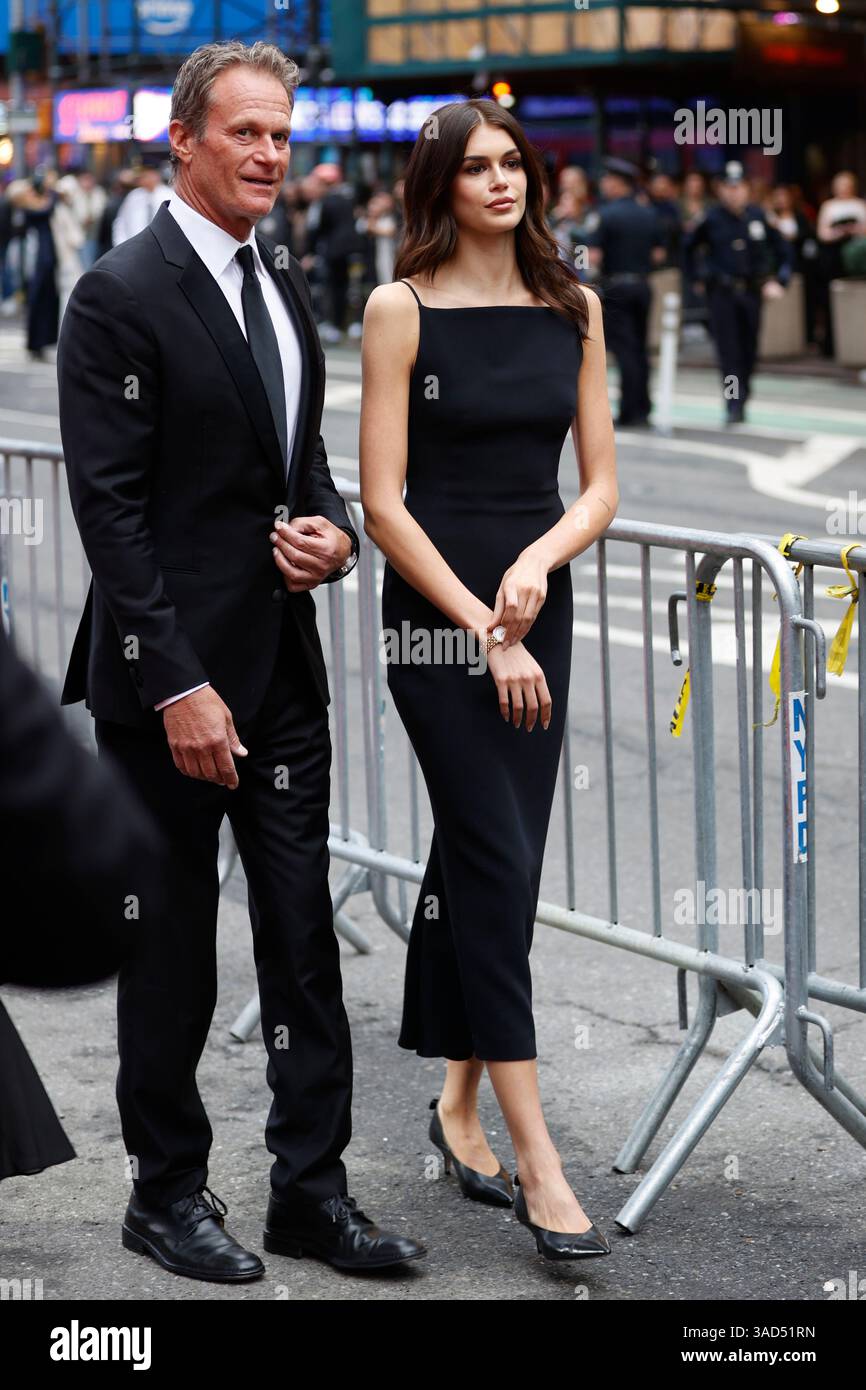 NEW YORK, NEW YORK – APRIL 3, 2025: Kaia Gerber, Rande Gerber and Cindy Crawford arrive for the ...