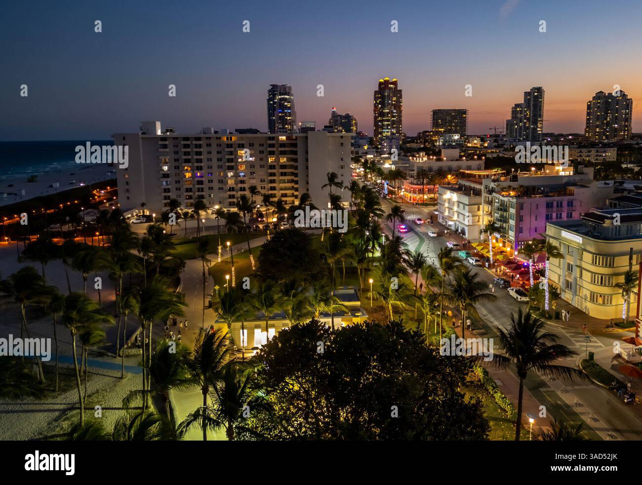 Cityscape of downtown Miami with sunset glow. Tropical paradise in ...