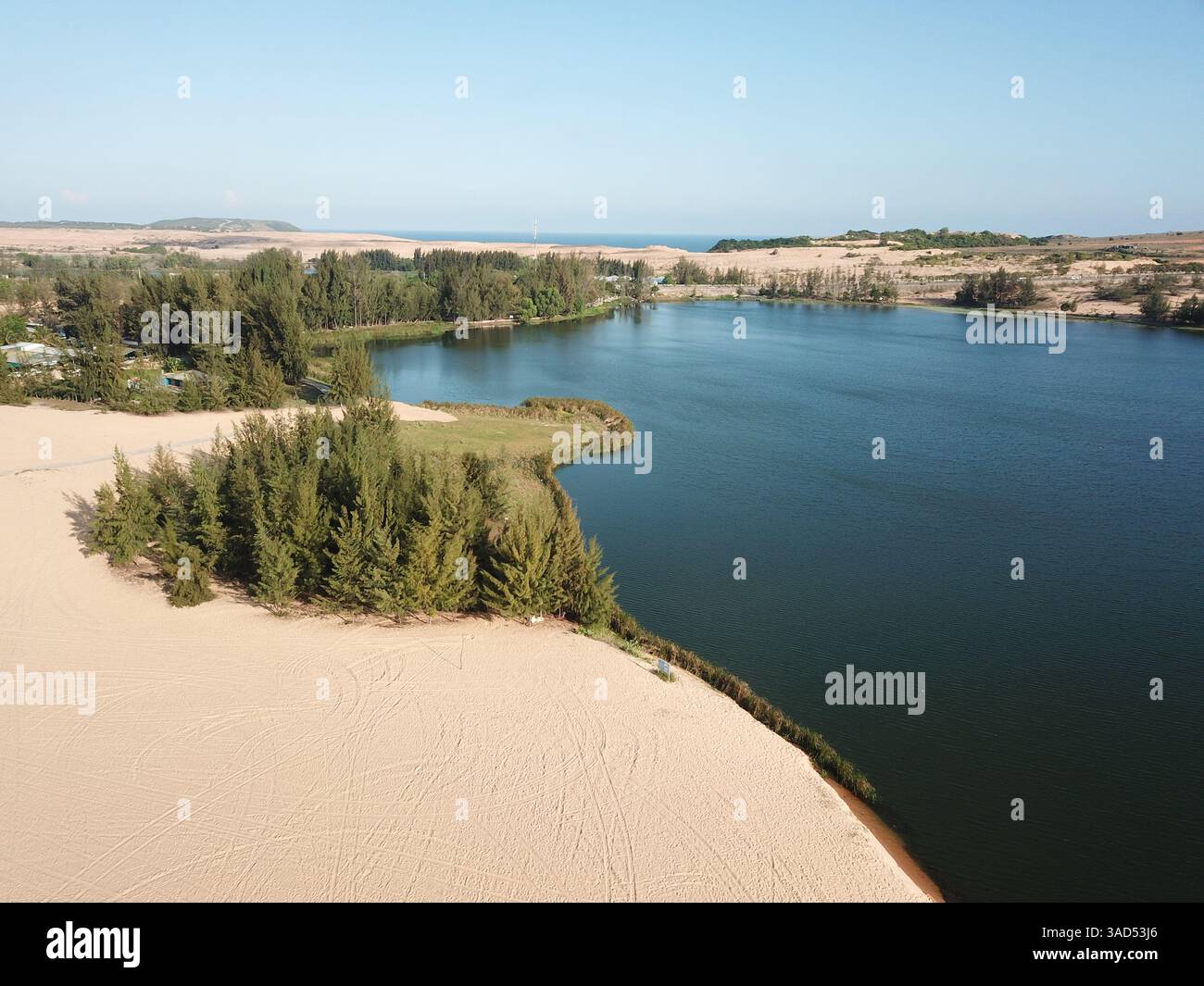 Bau Trang Tourist Area, Mui Ne - The magnificent little desert. Bau ...