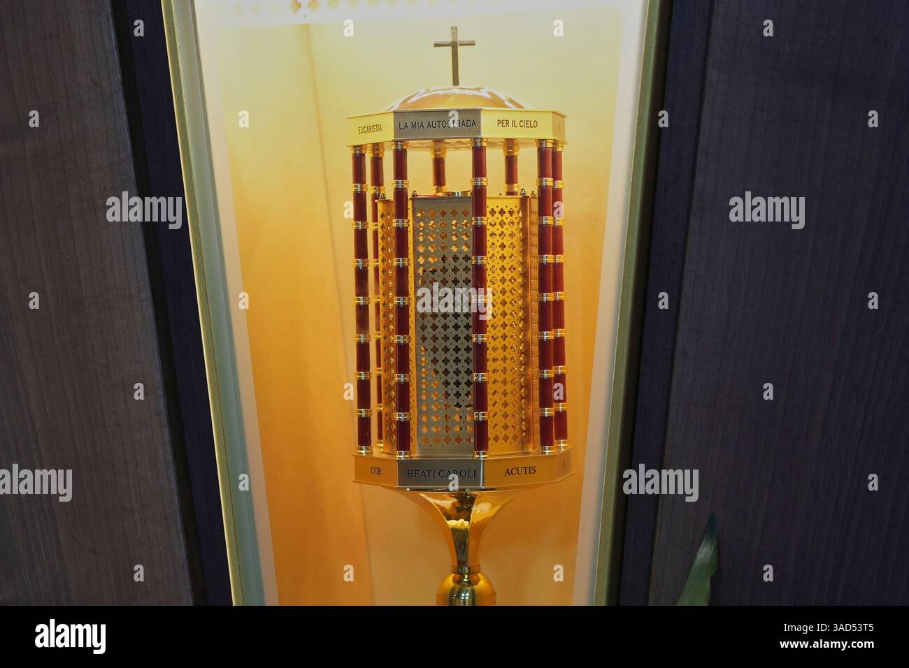 The heart relic of Carlo Acutis, the 15-year-old Italian boy who died ...