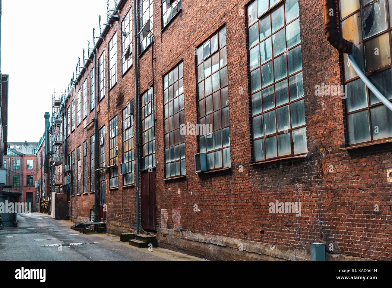 Red brick factory hi-res stock photography and images - Alamy