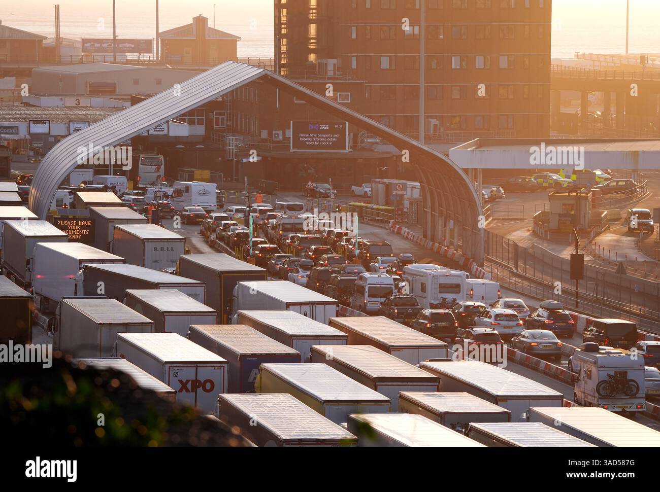 Passengers and freight lorries queue for ferries at the Port of Dover ...