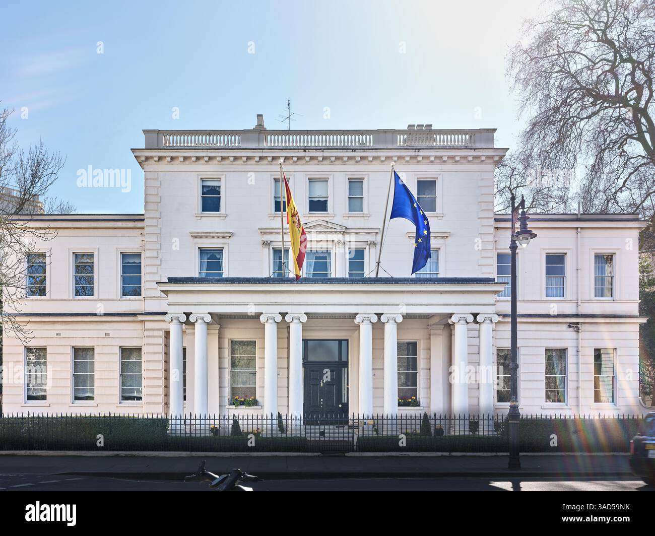 Spanish embassy london hi-res stock photography and images - Alamy