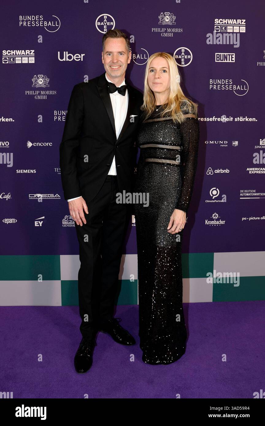 Christian Dürr mit Ehefrau Jennifer beim 72. Bundespresseball 2025 im ...