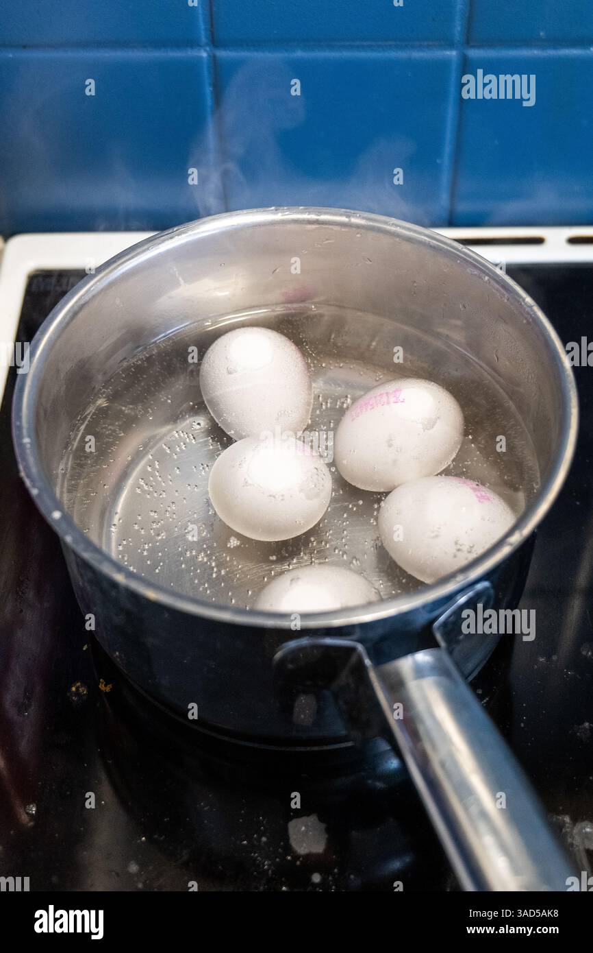 Boiling water in saucepan close hi-res stock photography and images - Alamy