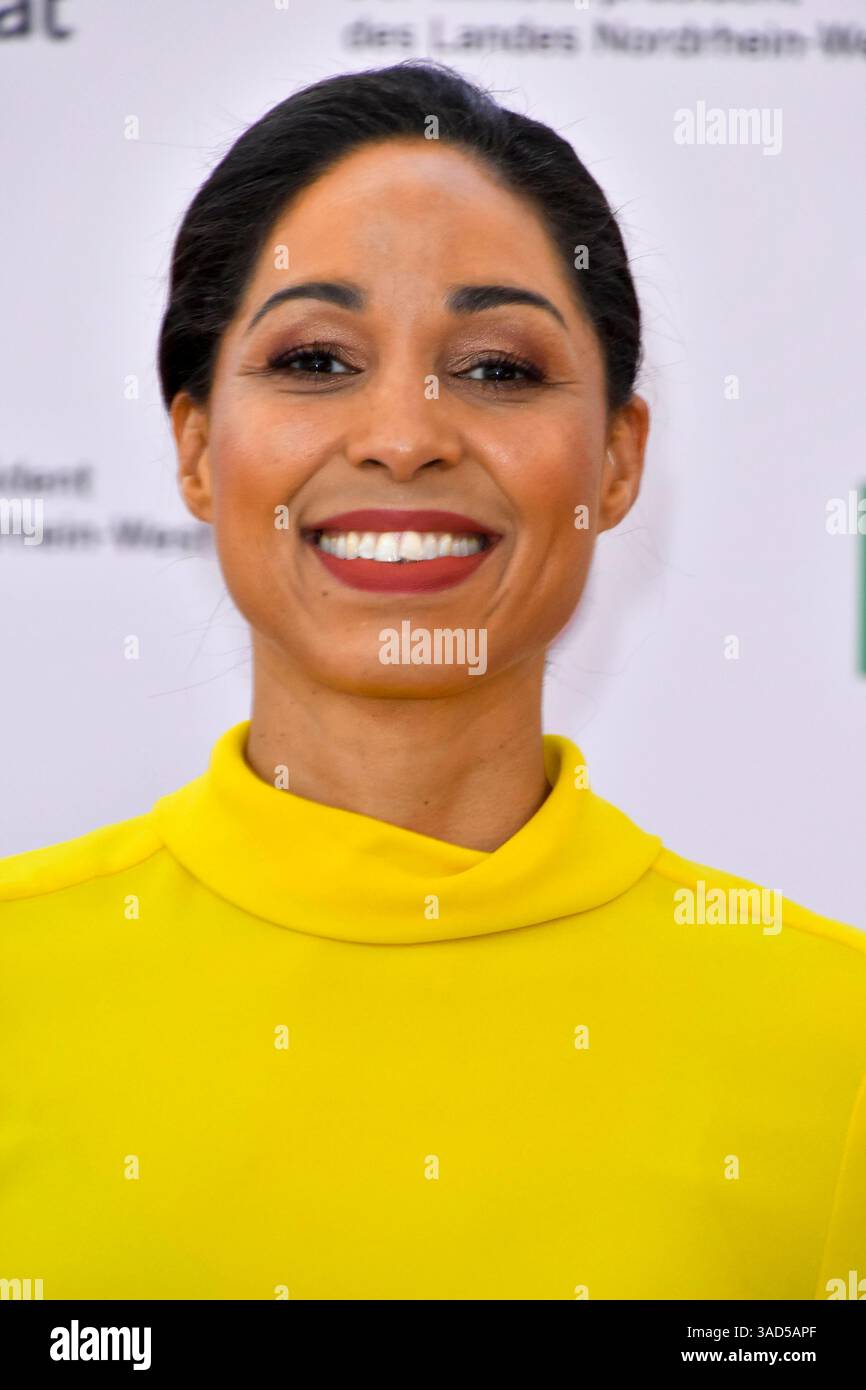 Jana Pareigis ZDF Heute Moderatorin ganz in gelb zu Gast bei der ...