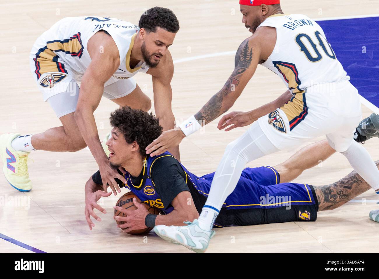 Los Angeles, USA. 4th Apr, 2025. Jaxson Hayes (C) of Los Angeles Lakers ...