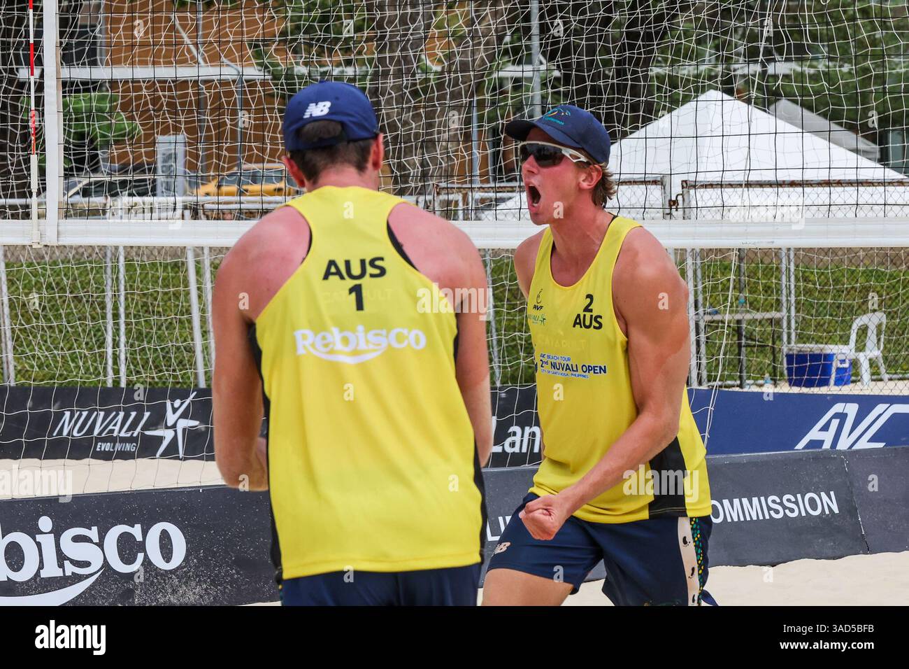 (250405) -- LAGUNA PROVINCE, April 5, 2025 (Xinhua) -- Paul Burnett (L)/Luke Ryan of Australia ...