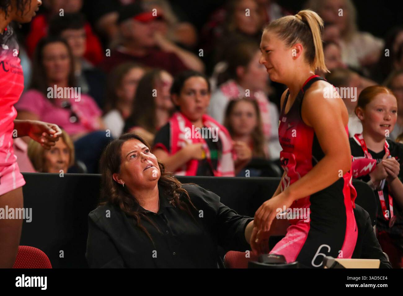 Tania Obst, Head Coach of the Thunderbirds during the Super Netball ...