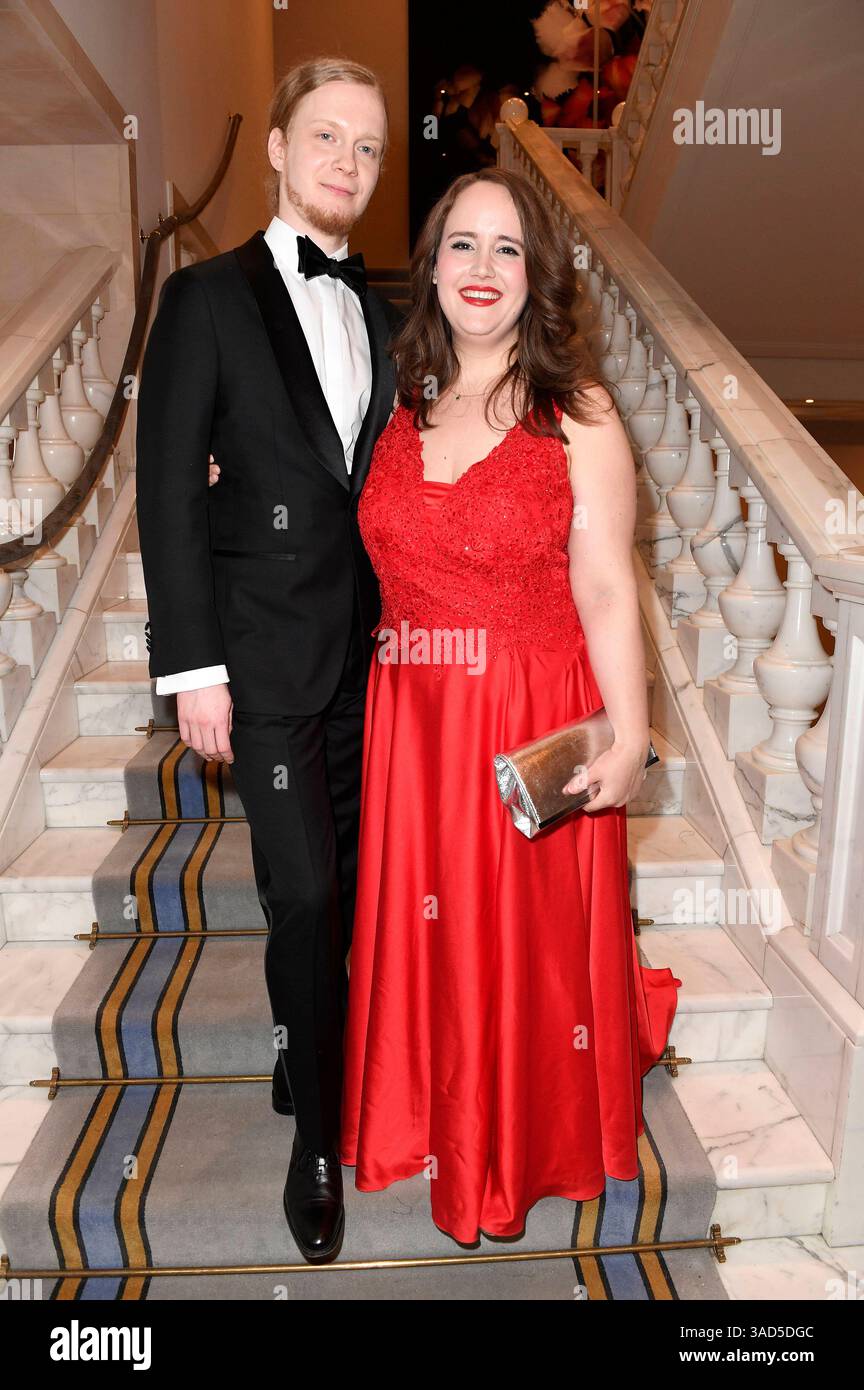 Ricarda Lang mit Ehemann Florian Wilsch beim 72. Bundespresseball 2025 im Hotel Adlon Kempinski ...