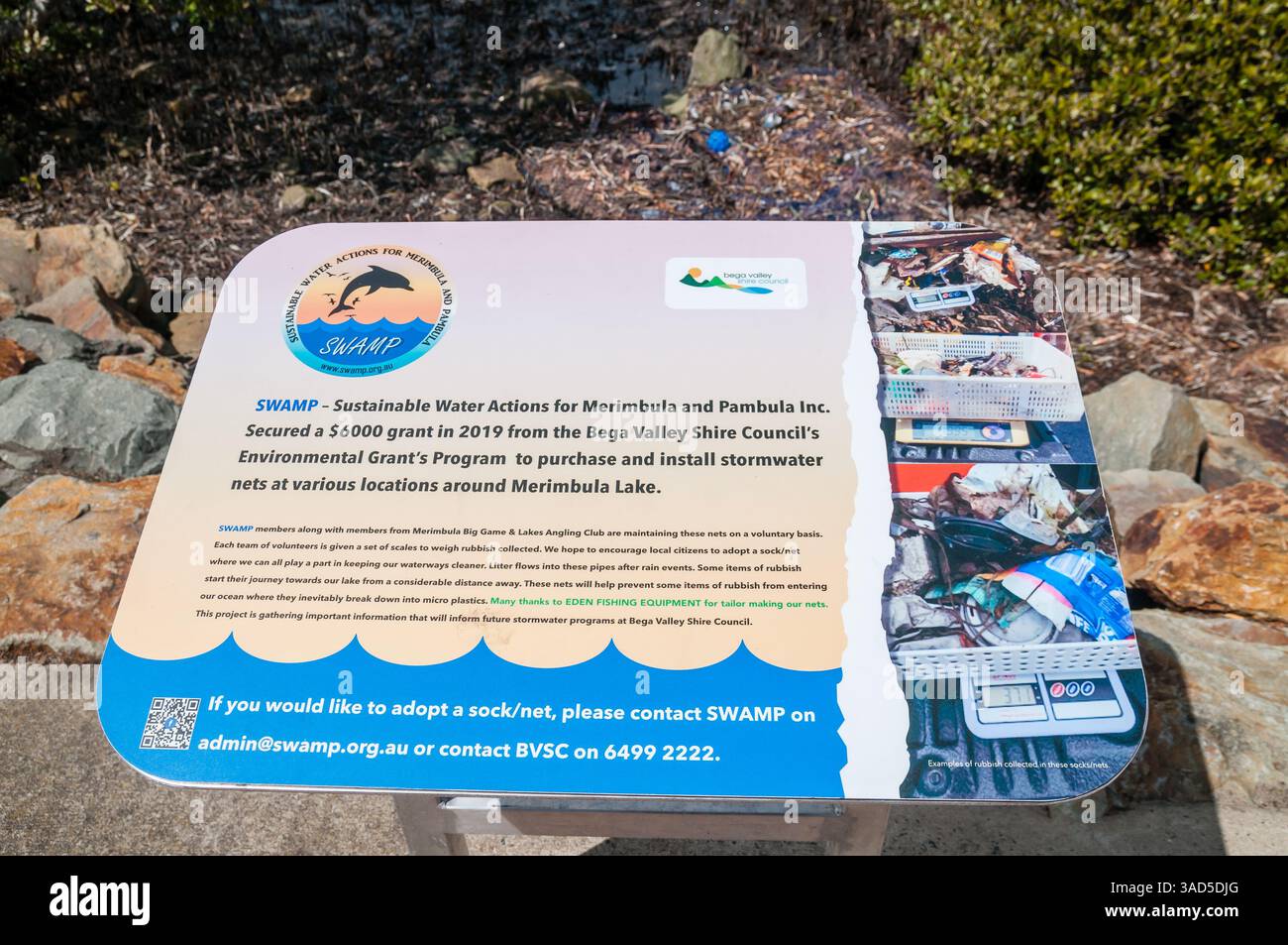 signal for stormwater net, Blue litter trap net attached to drainage ...