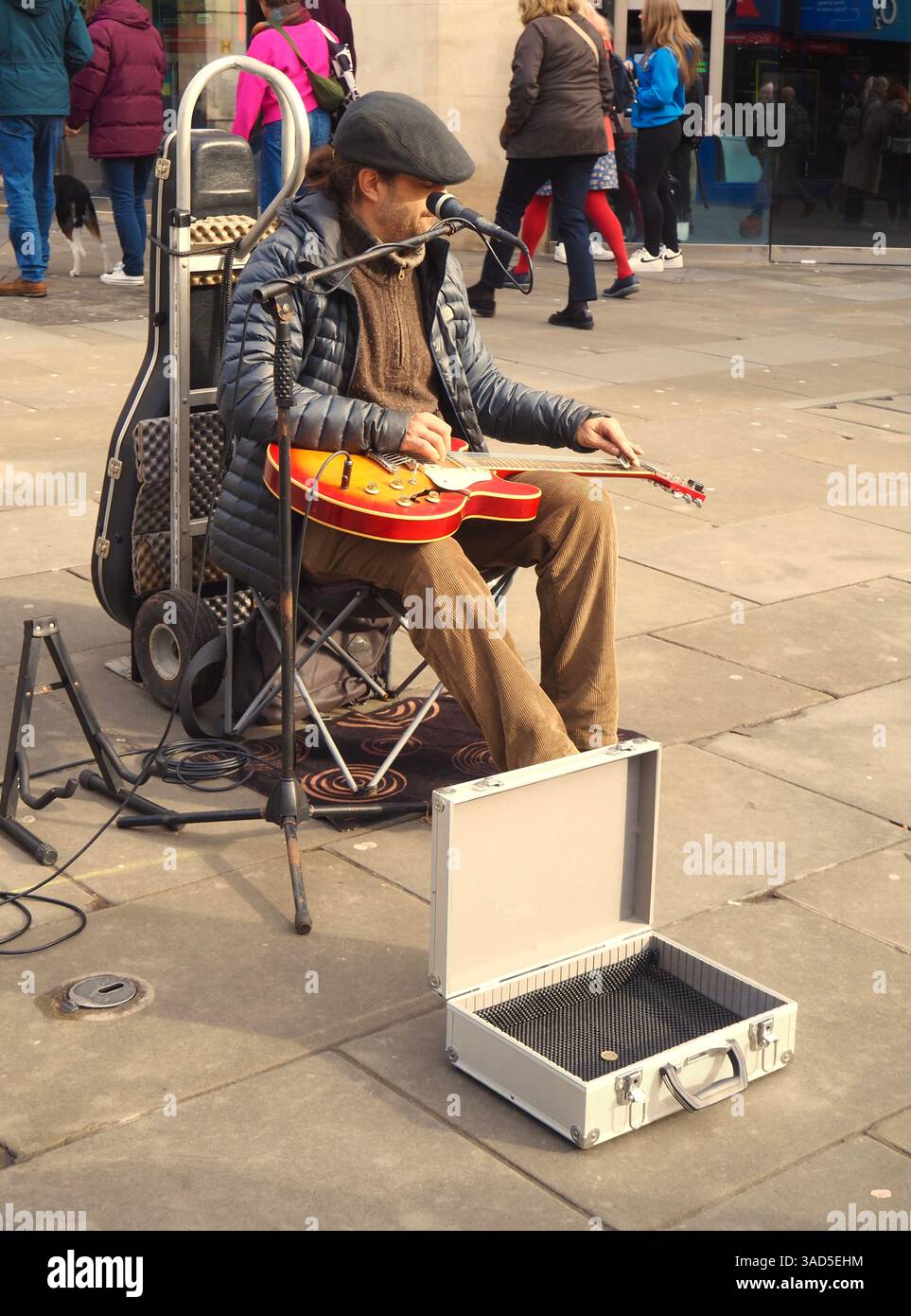 Lap tapping hi-res stock photography and images - Alamy