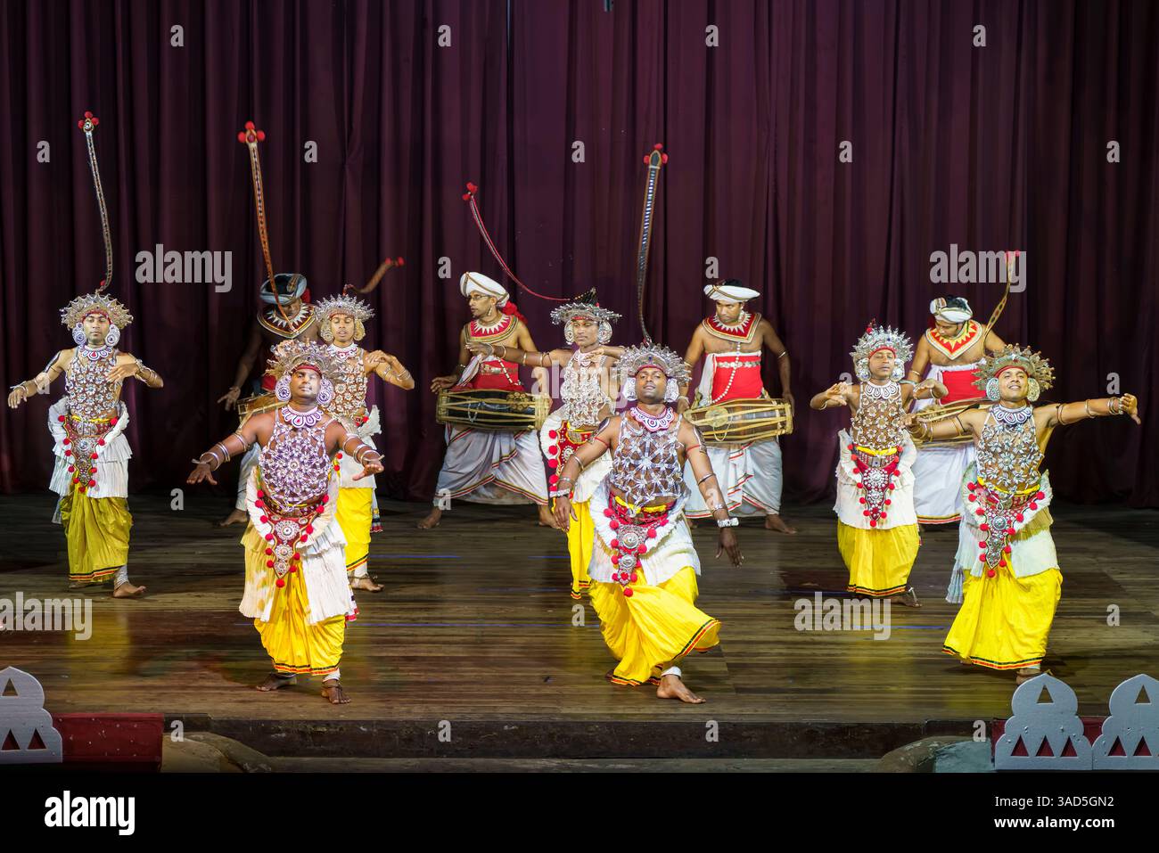 14.01.2025. Kandy, Sri Lanka. Traditional Kandyan dancers perform a cultural drum and dance ...