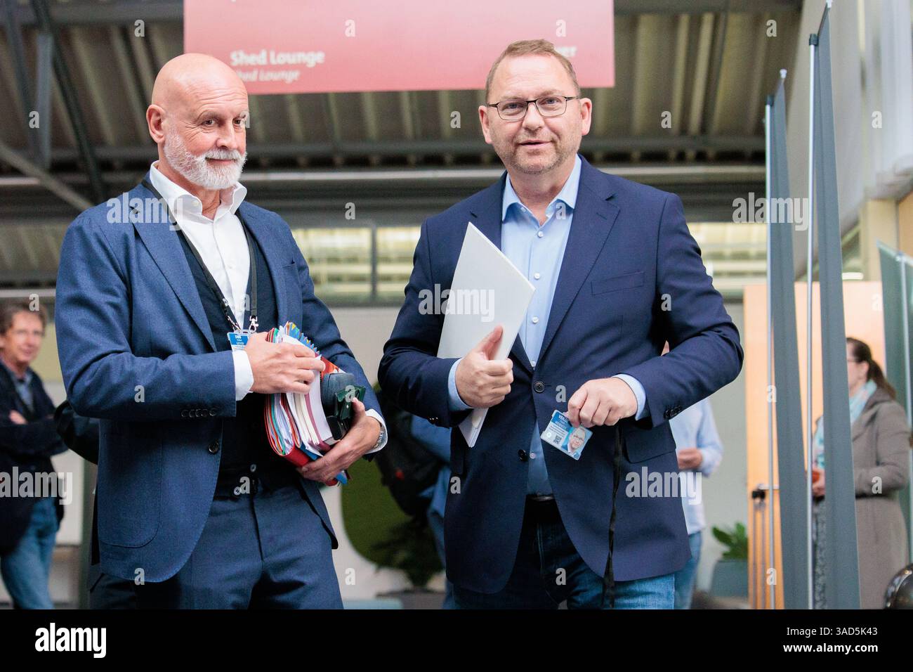 Potsdam, Germany. 05th Apr, 2025. Frank Werneke (r), Chairman of the ...