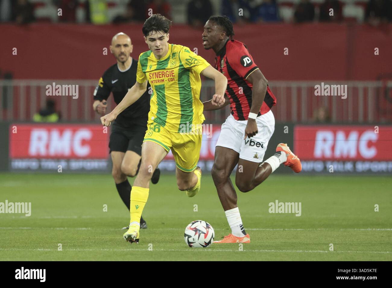 Louis Leroux of Nantes, Moise Bombito of Nice during the French ...