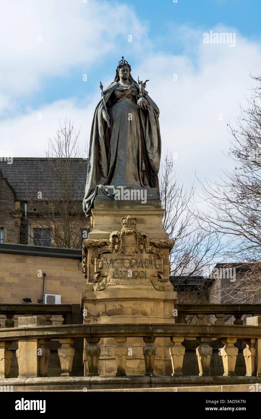 Bronze statue of Queen Victoria, Bradford. Alfred Drury, 1904 Stock ...