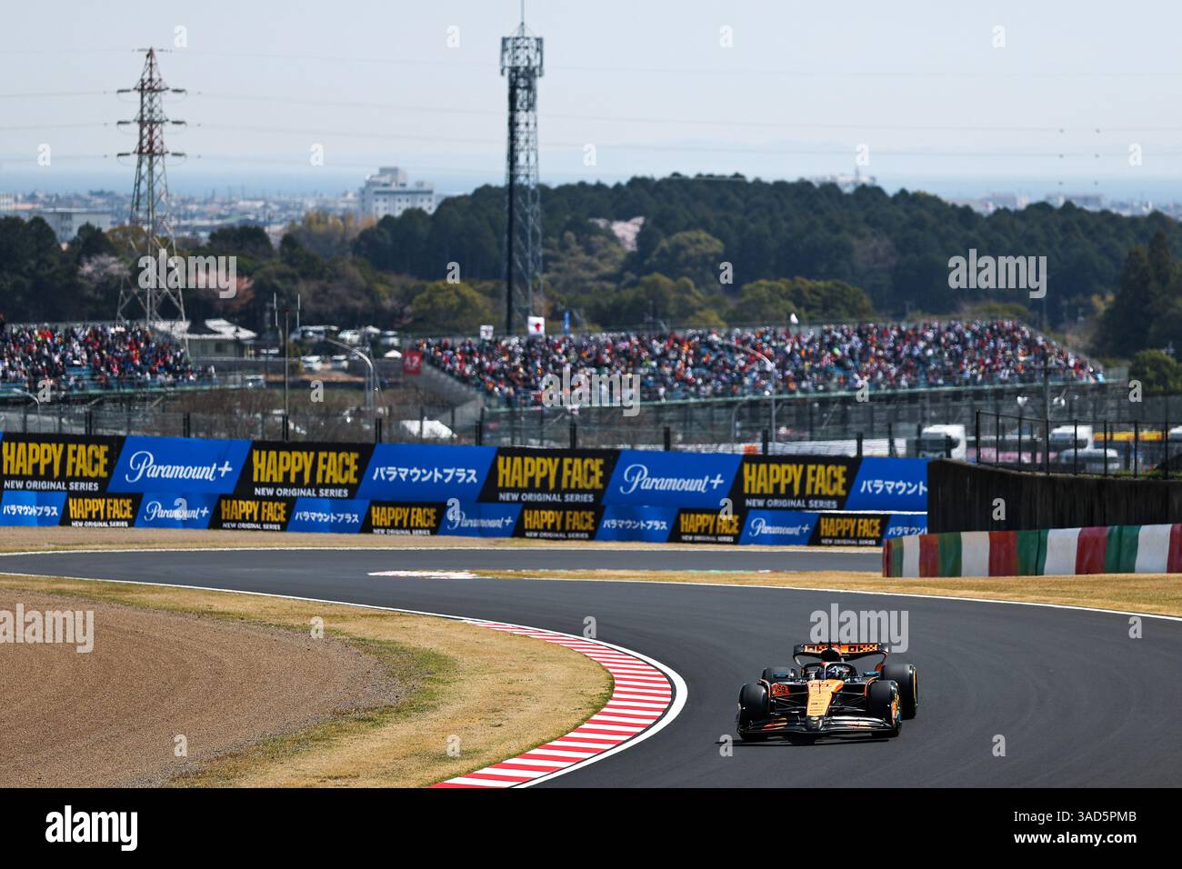 (250405) -- SUZUKA, April 5, 2025 (Xinhua) -- McLaren's Australian ...