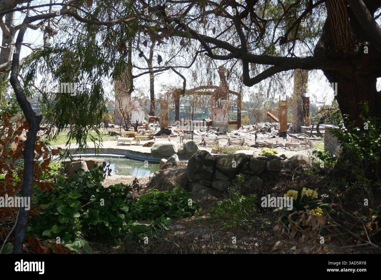Pacific Palisades, California, USA 4th April 2025 Swimming Pool at ...
