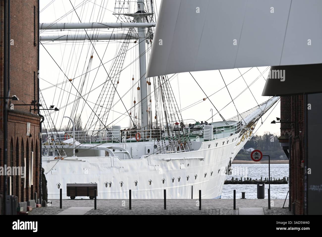Stralsund, Germany. 05th Apr, 2025. The sailing ship "Gorch Fock I" is ...