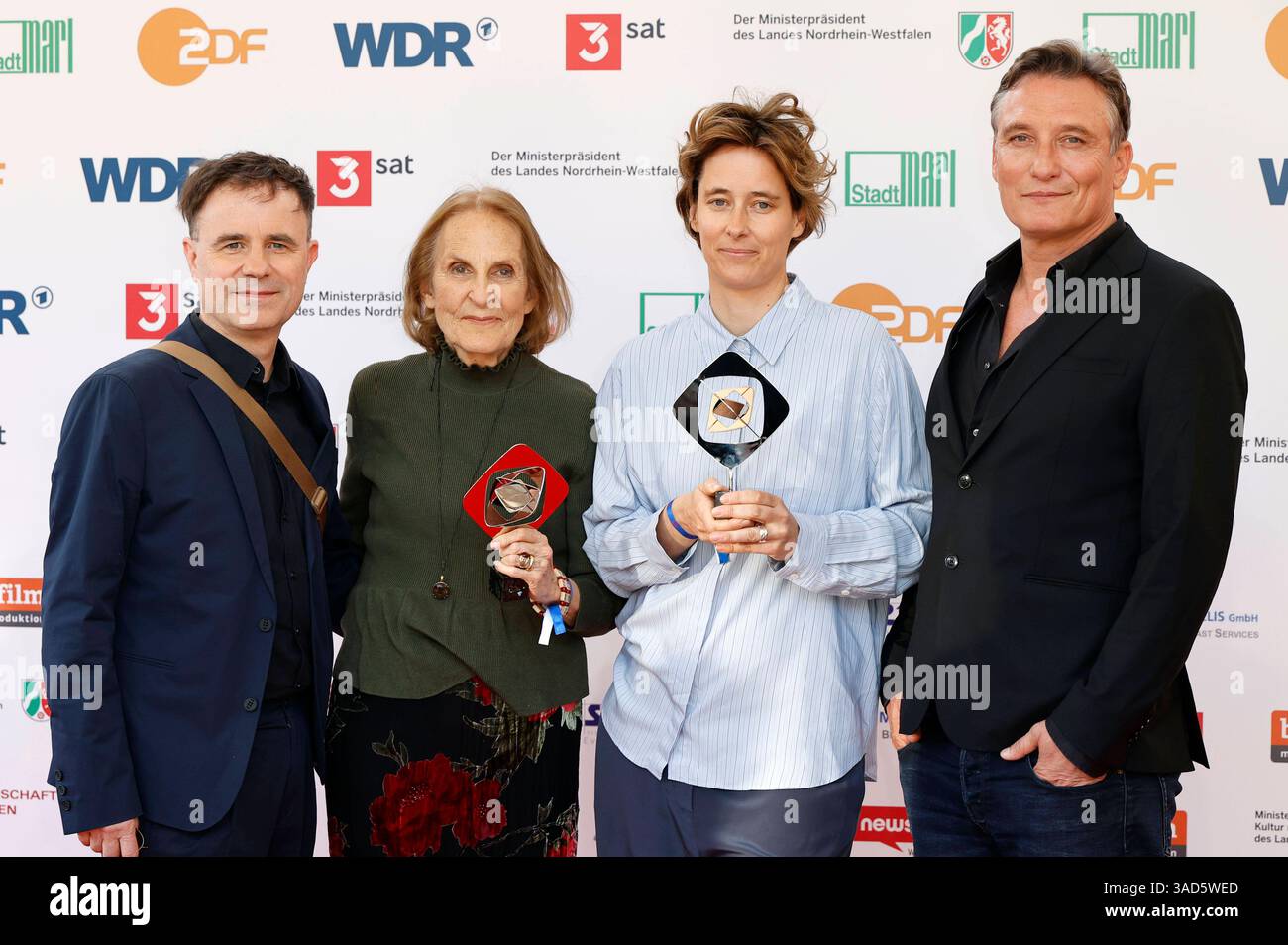 Thomas Wendrich, Gabriela Sperl, Pia Strietmann und Oliver Masucci bei ...