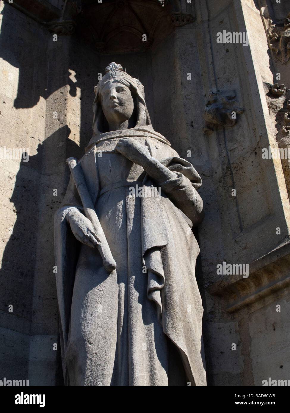 Standing outside Église Saint-Germain l'Auxerrois in Paris, Sainte ...