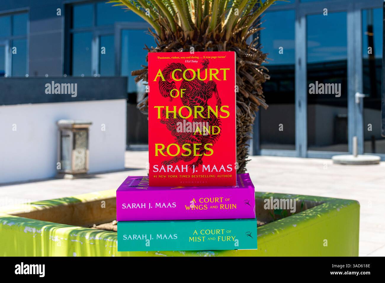 Sarah j maas in hi-res stock photography and images - Alamy
