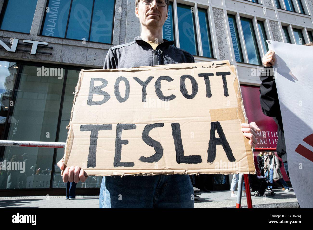Demonstrators gathered outside the Tesla Store in Berlin's Mall of ...