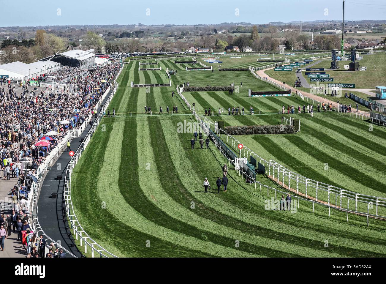 Liverpool, UK. 05th Apr, 2025. A general view of Aintree during the ...
