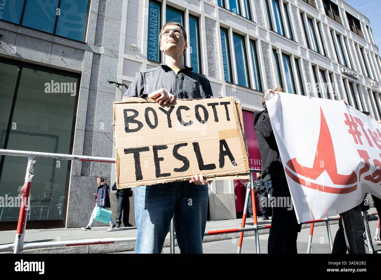 Demonstrators gathered outside the Tesla Store in Berlin's Mall of ...