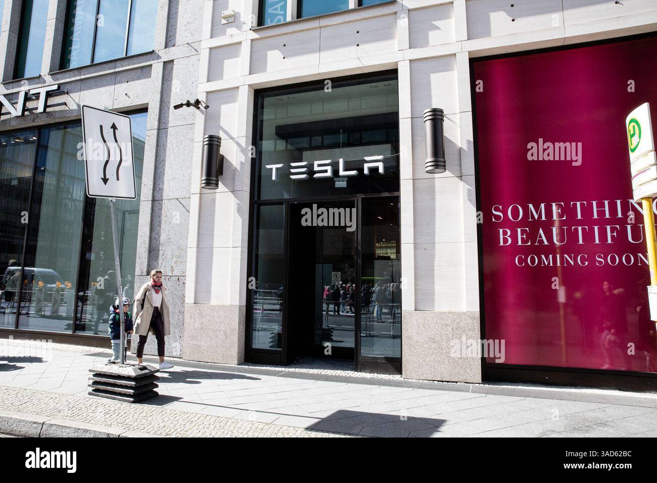 Demonstrators gathered outside the Tesla Store in Berlin's Mall of ...