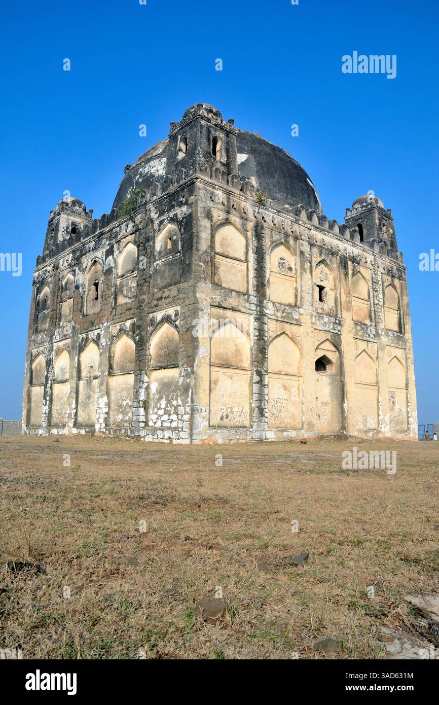The Chor Gumbaz (Gumbad), another name for the building is the Shor ...