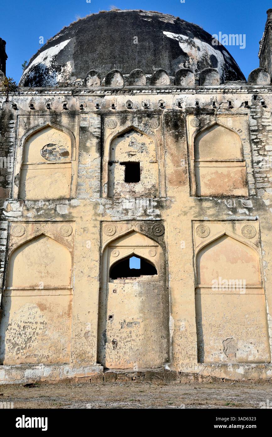 The Chor Gumbaz (Gumbad), another name for the building is the Shor ...