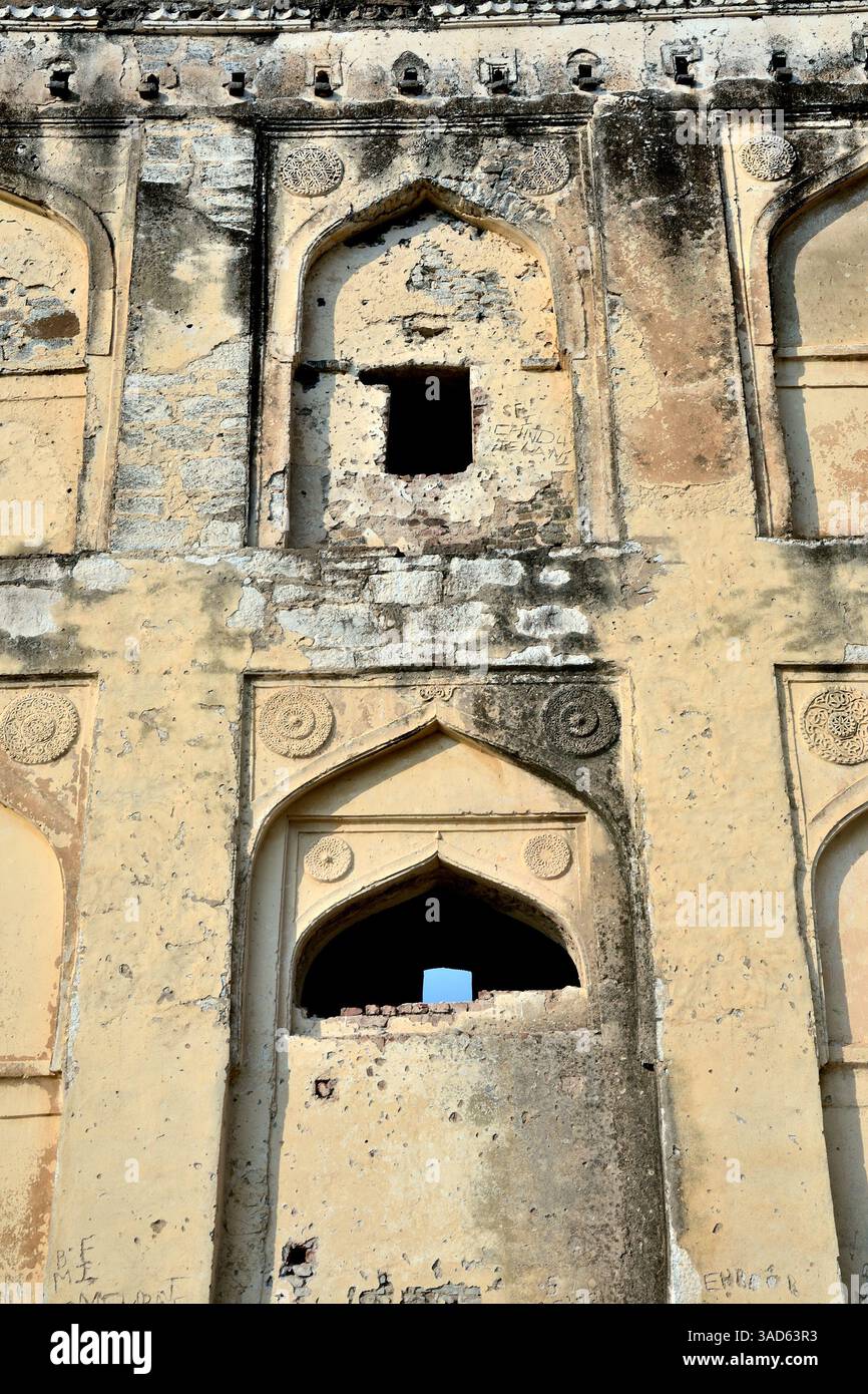 The Chor Gumbaz (Gumbad), another name for the building is the Shor ...