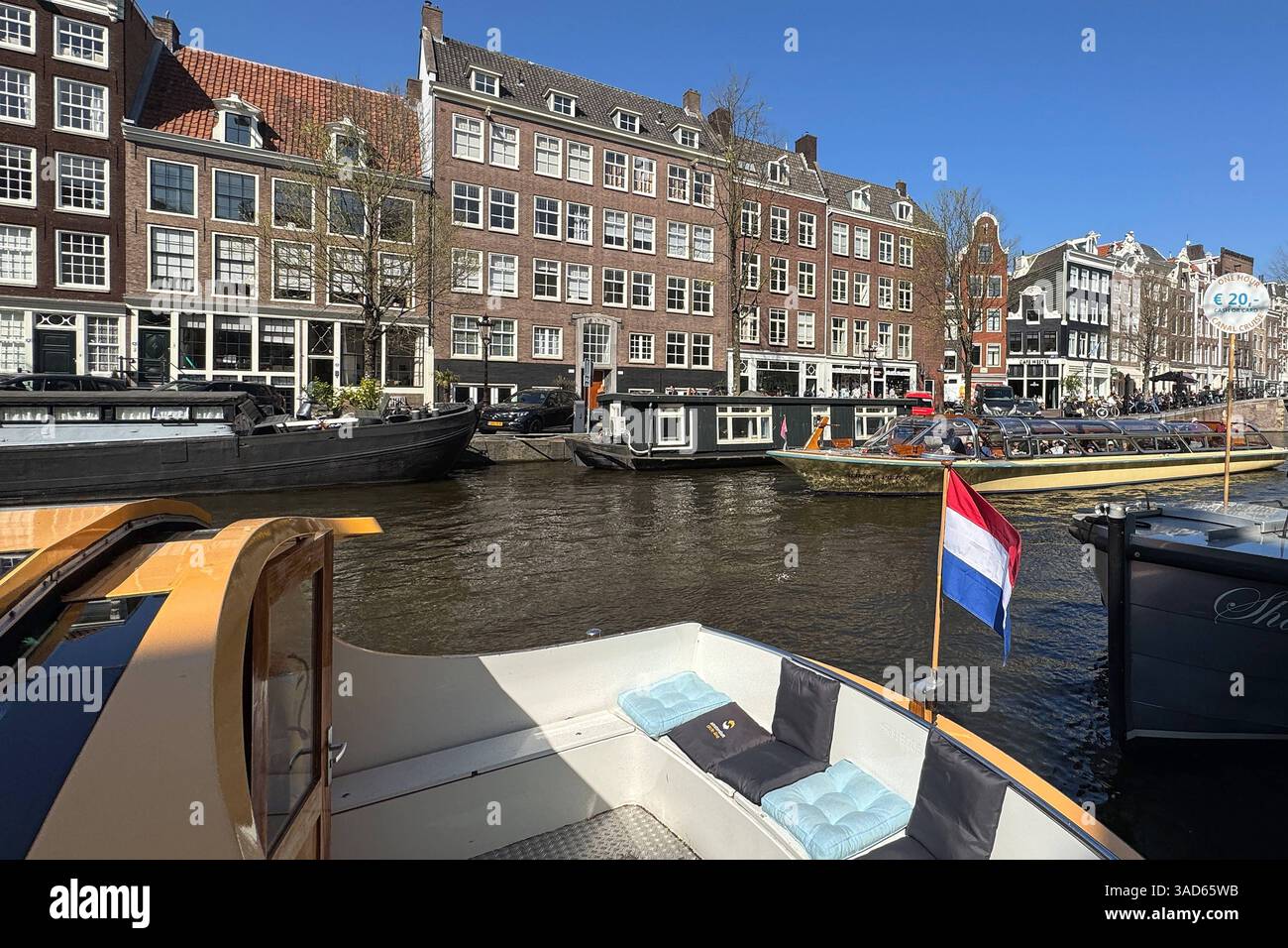 03.04.2025 xsvx, Amsterdam, Symbolbild Fahne Flagge der Niederlande ...