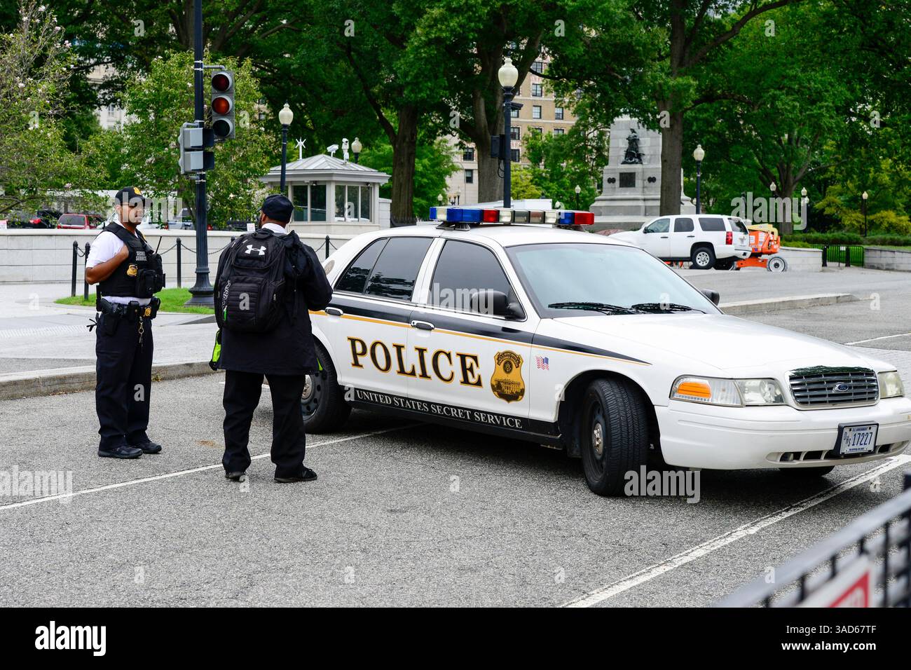 USA, Washington, White House, oval office of US president, security ...