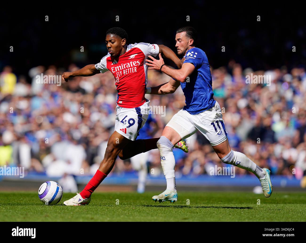 Liverpool, UK. 5th Apr, 2025. Myles Lewis-Skelly of Arsenal tussles ...