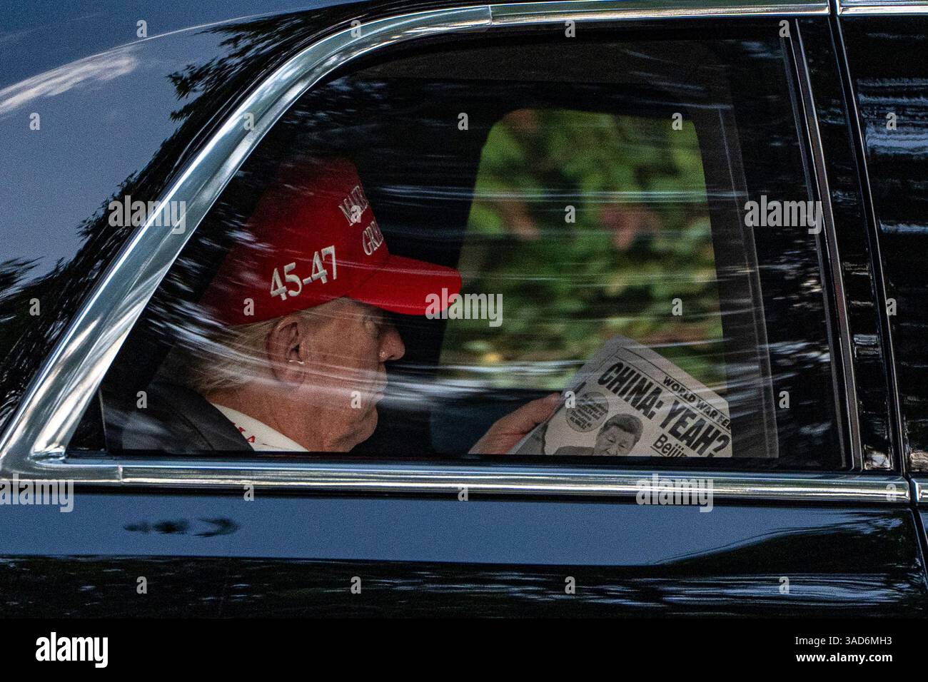 President Donald Trump reads a The NY Post as he arrives at Trump ...