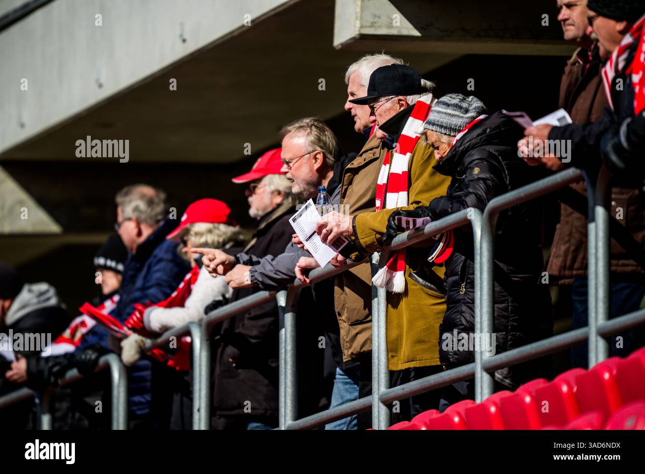 Kalmar, Sverige. 05th Apr, 2025. 250405 Publik inför fotbollsmatchen i ...