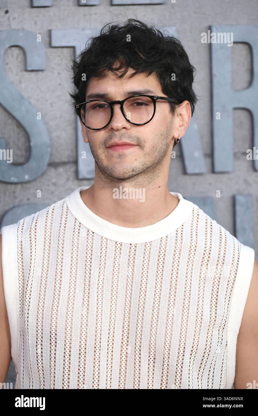 Sebastian Silva bei der Premiere der 6. Staffel der Hulu Serie The ...