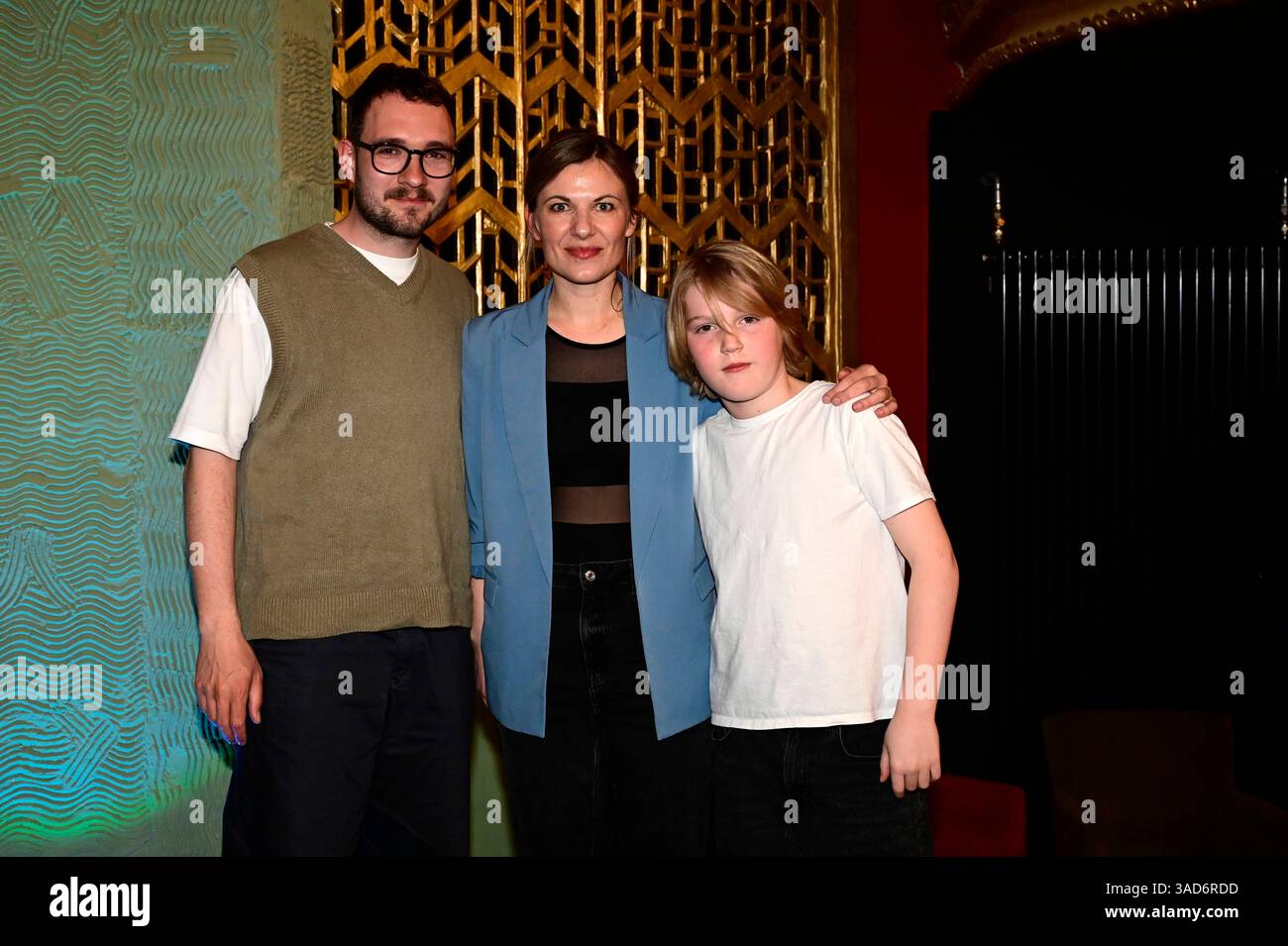 Lukas Rietzschel, Constanze Klaue und Camille Moltzen bei der Premiere ...