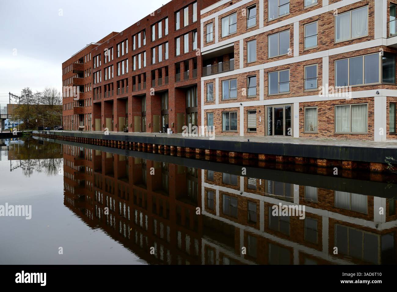 Modern architecture meets waterway hi-res stock photography and images ...
