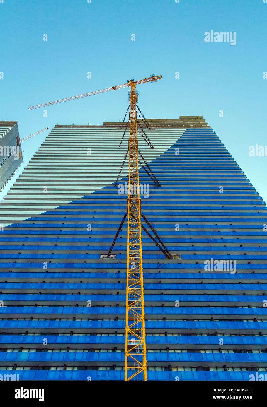City construction lift crane building hi-res stock photography and ...