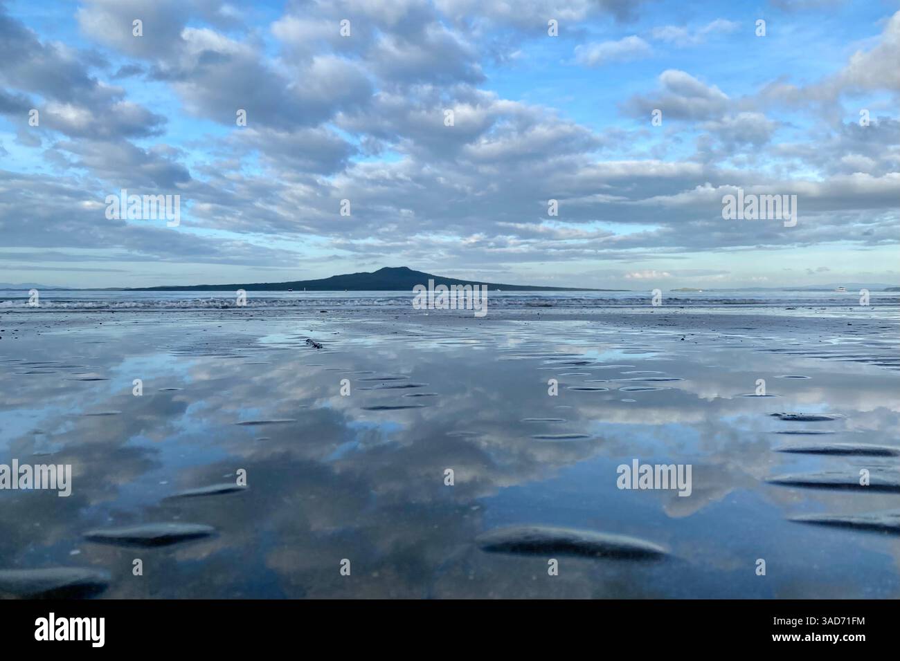 Clear weather over Rangitoto Island, Auckland. Low tide reveals ...