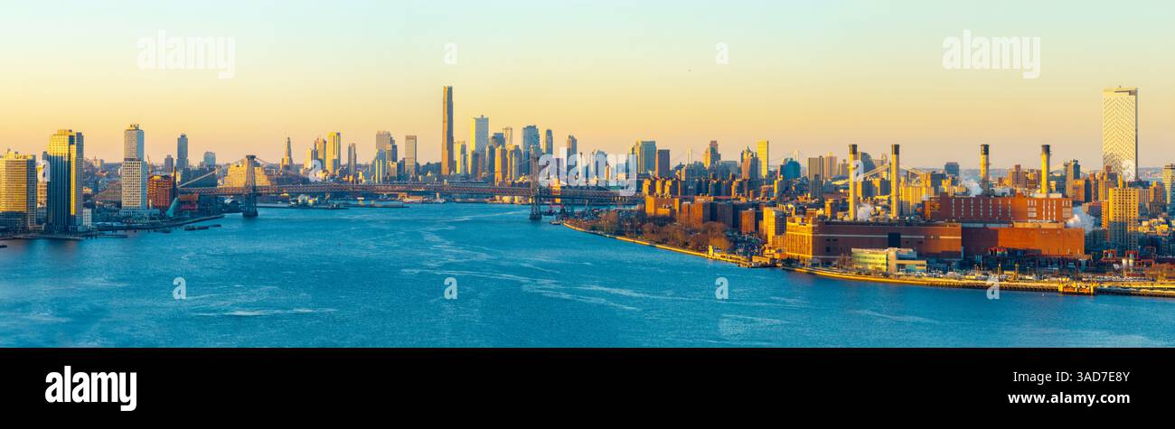 Manhattan and Williamsburg Skyline view at dawn from Hunter's Point in ...