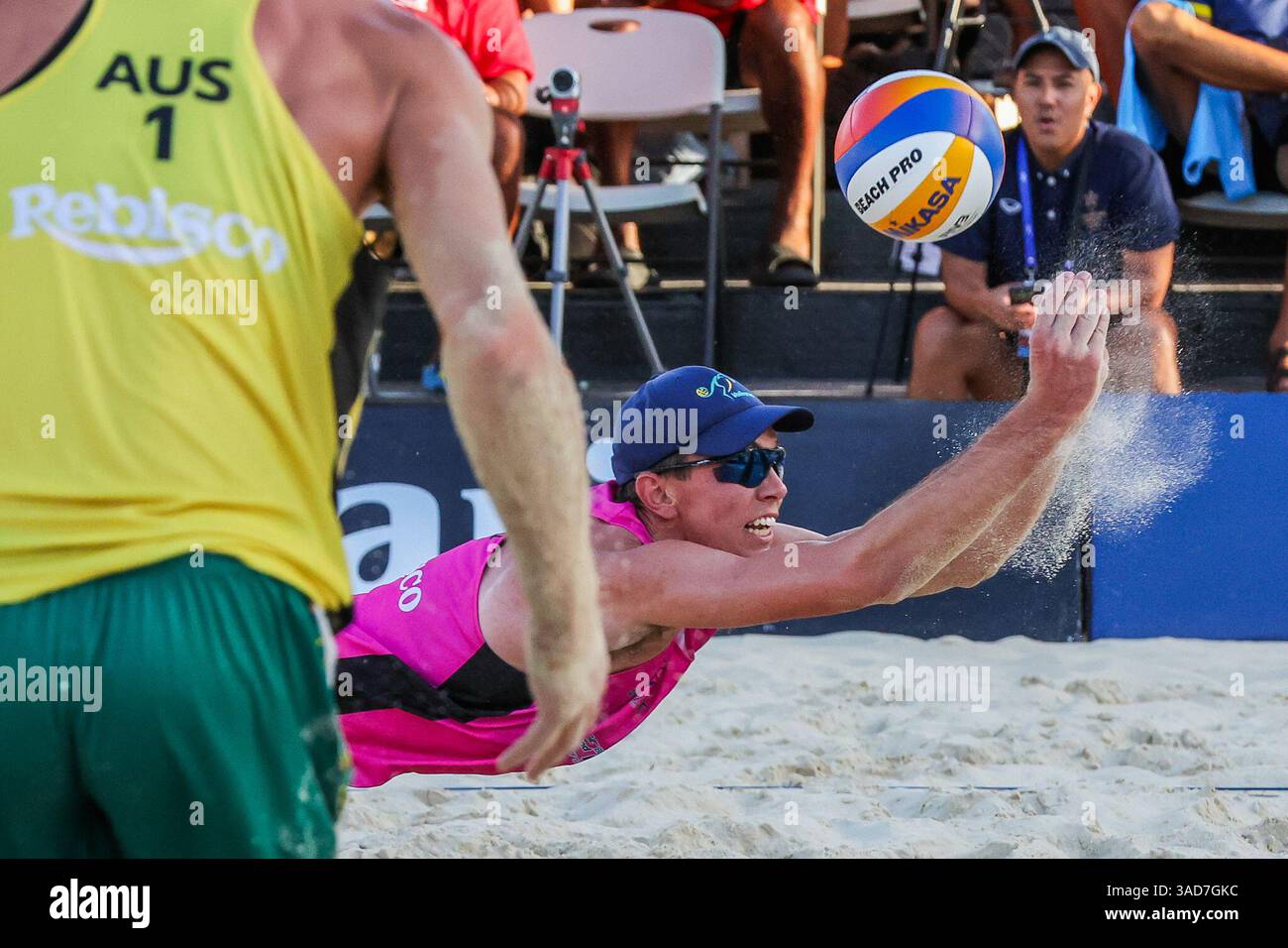 (250405) -- LAGUNA PROVINCE, April 5, 2025 (Xinhua) -- Paul Burnett of ...