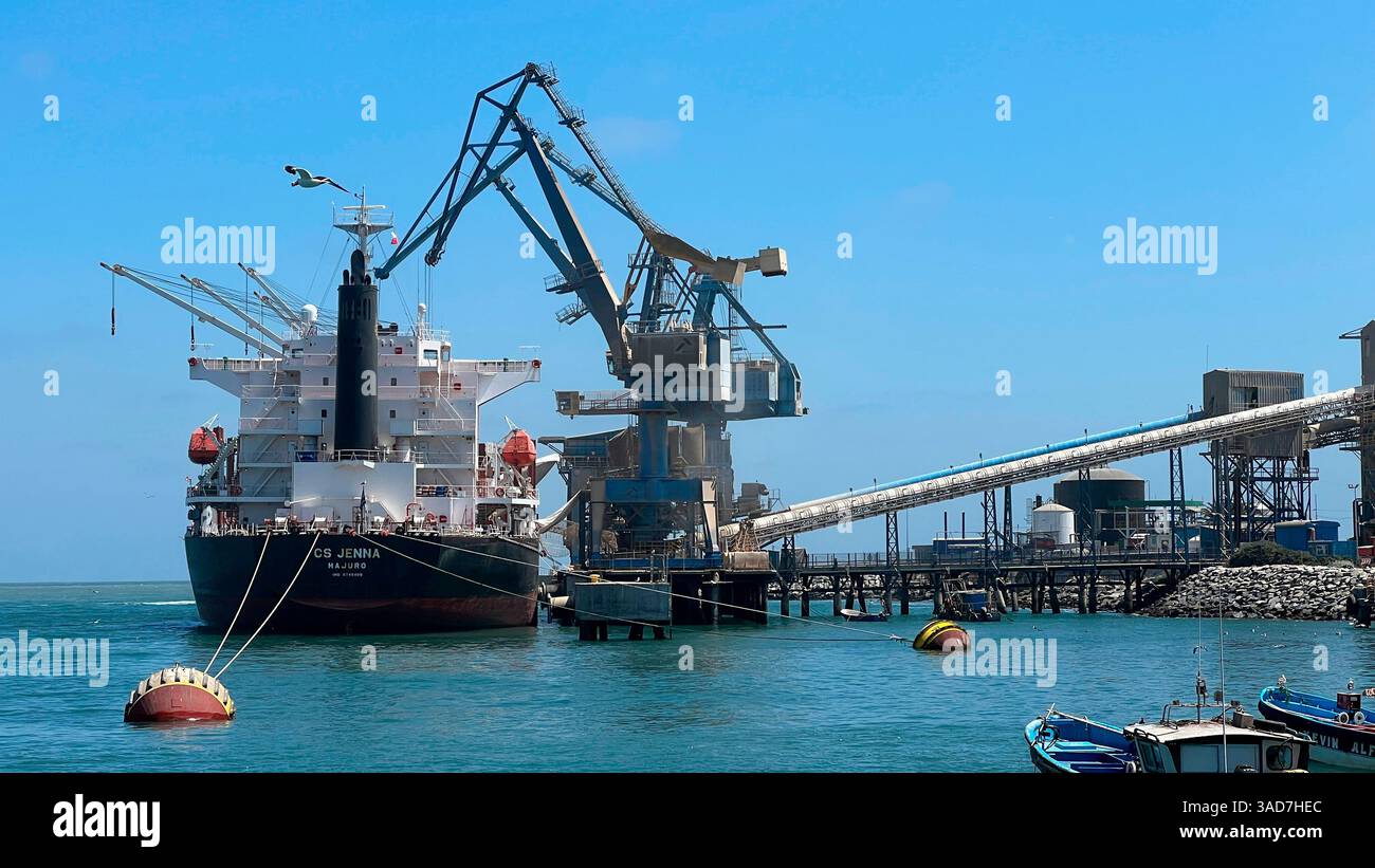 Industry logistics port conveyor system hi-res stock photography and ...