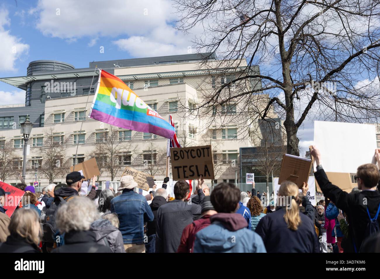 Hands Off - Demonstration in Berlin Berlin, Deutschland - 5. April 2025 ...