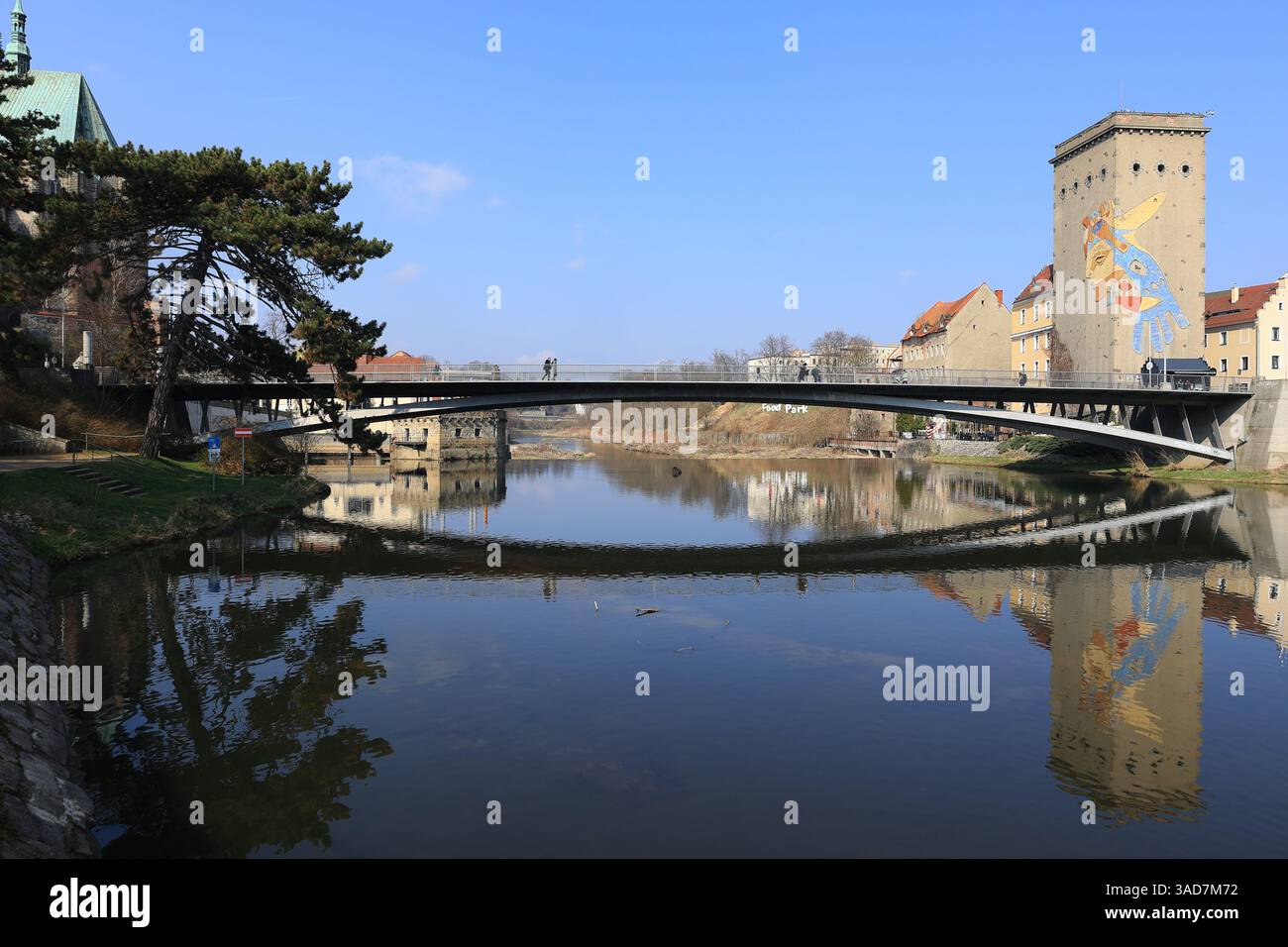Old town bridge in Görlitz is reflected in the Neisse Stock Photo - Alamy