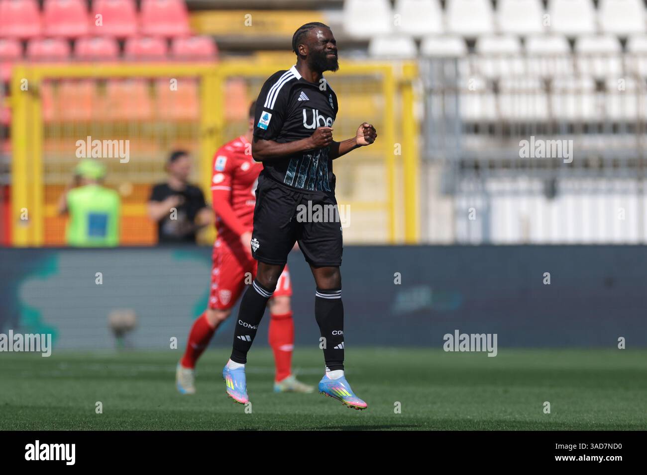 Monza, Italy. 5th Apr, 2025. Jonathan Ikone of Como 1907 celebrates ...